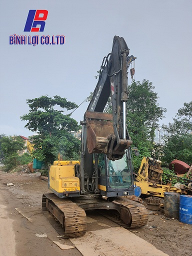 Volvo Excavator, Model: EC140B, year 2003, bucket size: 0.57 m3 ...