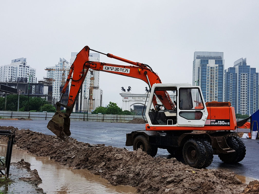 Daewoo Wheel Excavator, Model: Solar 130W-III, Year 1996