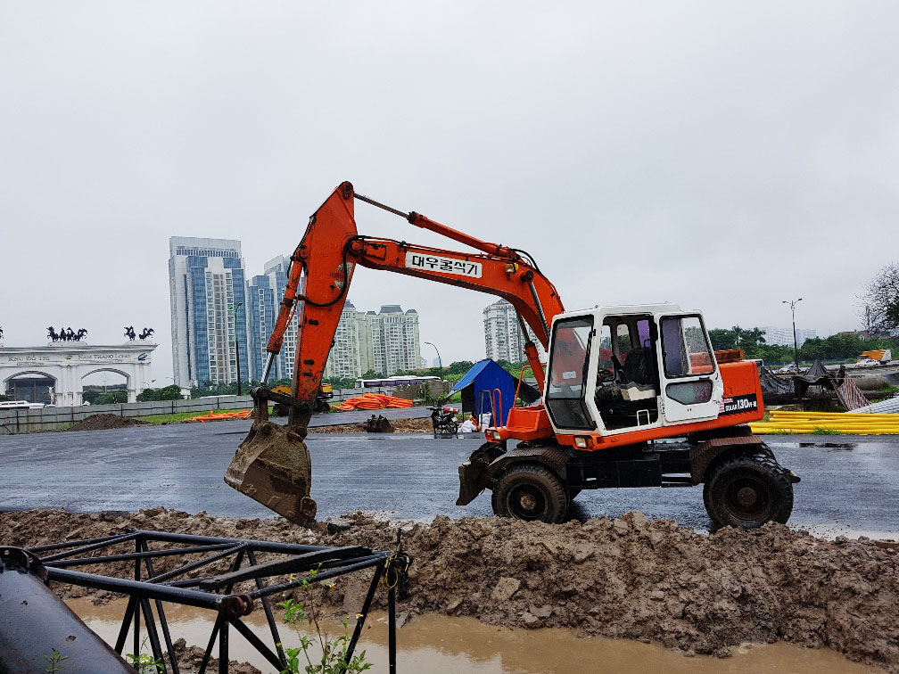 Daewoo Wheel Excavator, Model: Solar 130W-III, Year 1996