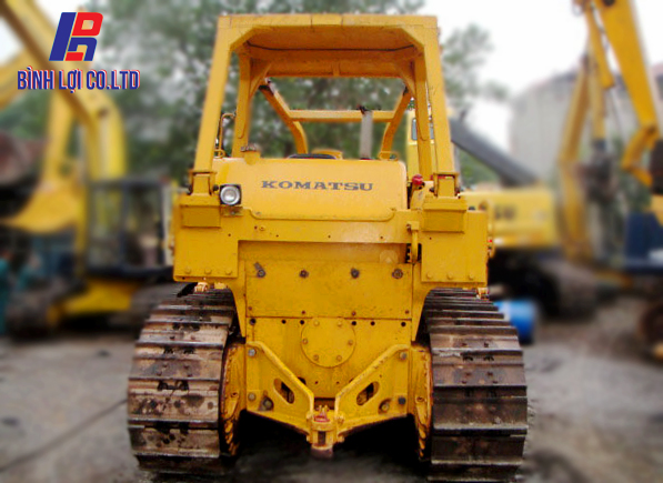 Máy ủi Komatsu D85A-18