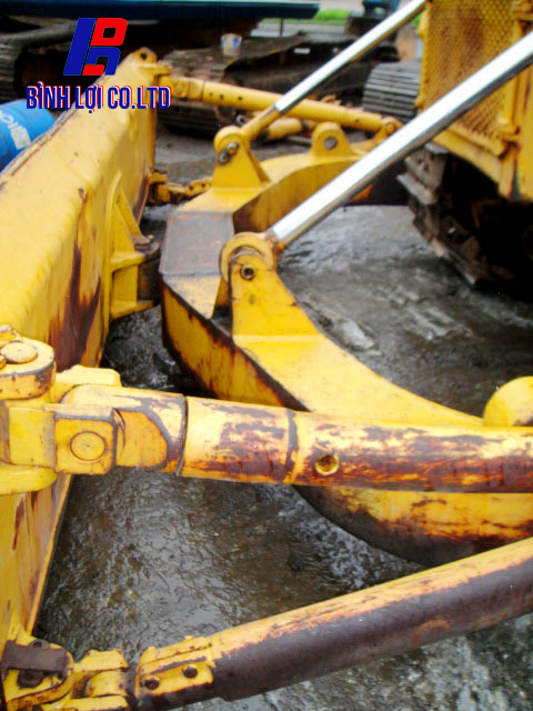 Máy ủi Komatsu D85A-18