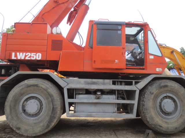 Komatsu Wheel Crane LW250-3