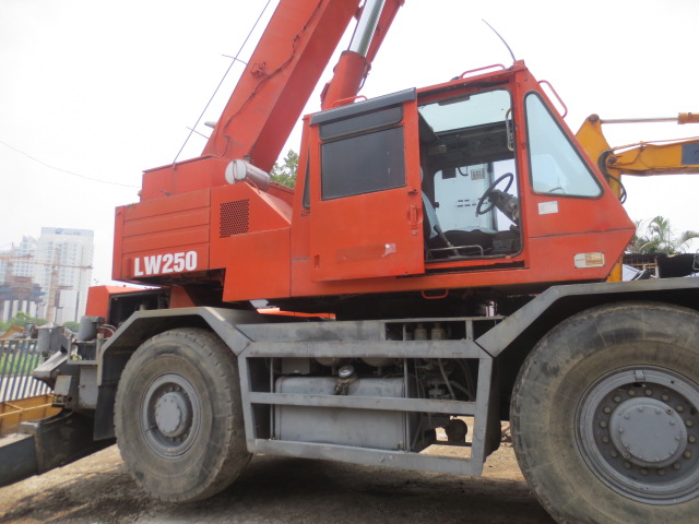 Komatsu Wheel Crane LW250-3